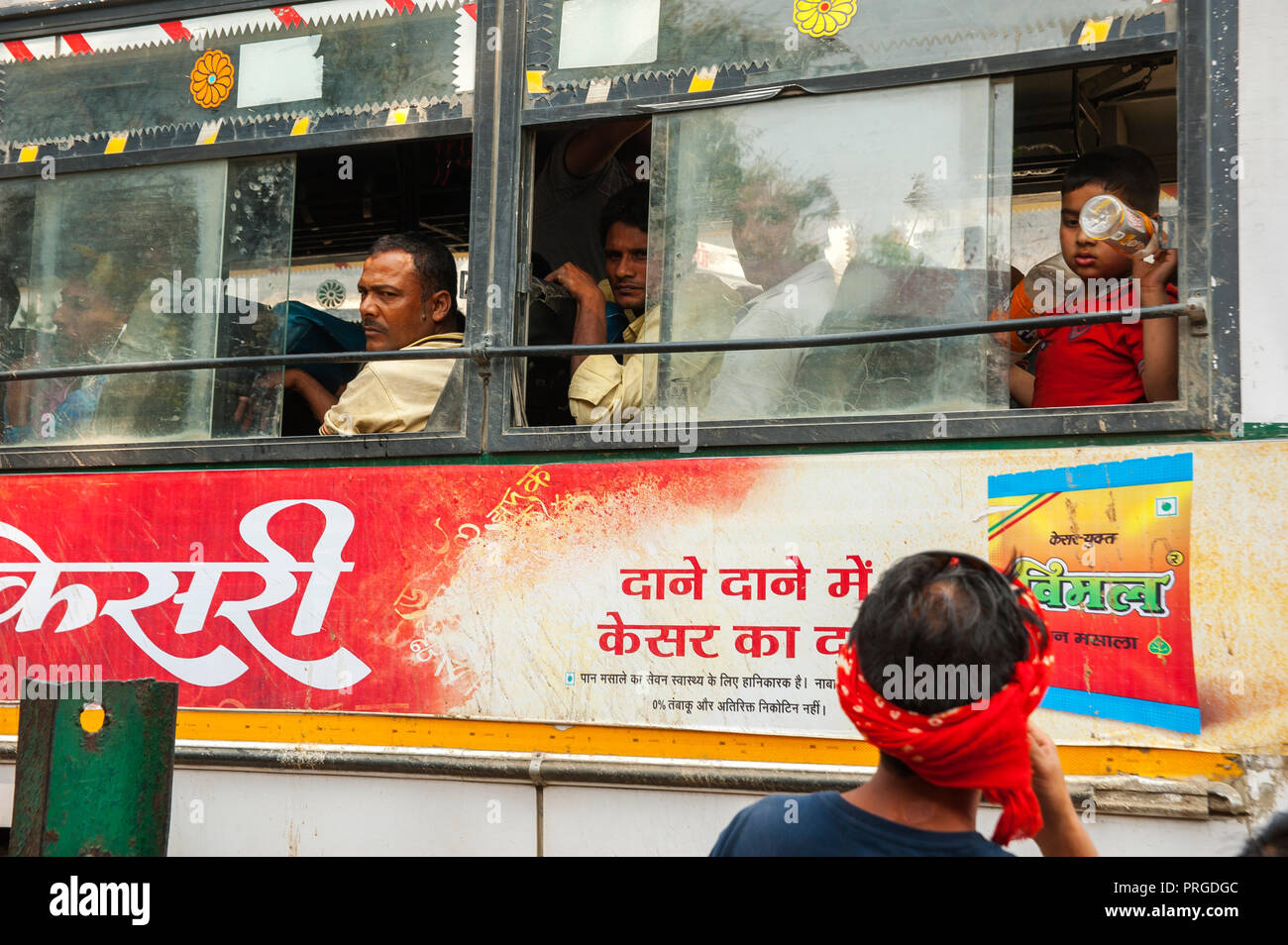 Bus stops india hi-res stock photography and images - Alamy