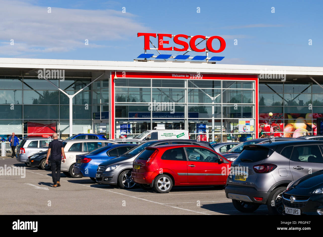 Car park tesco hi-res stock photography and images - Alamy