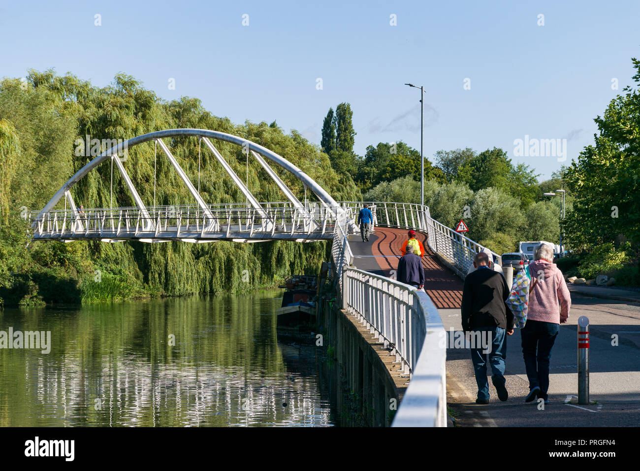 The pedestrian Riverside Bridge across the river Cam with people ...