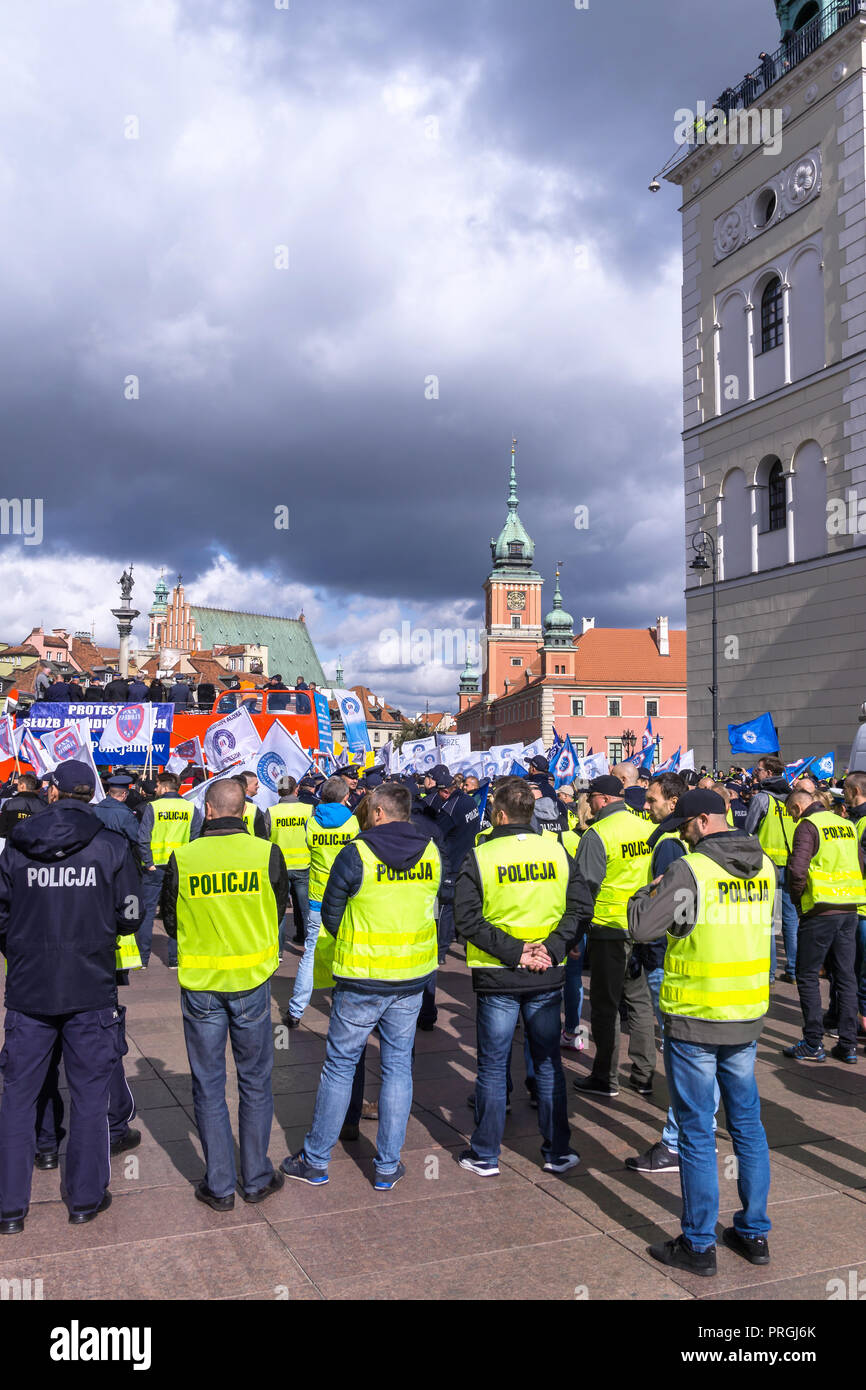 Border guards working hi-res stock photography and images - Alamy