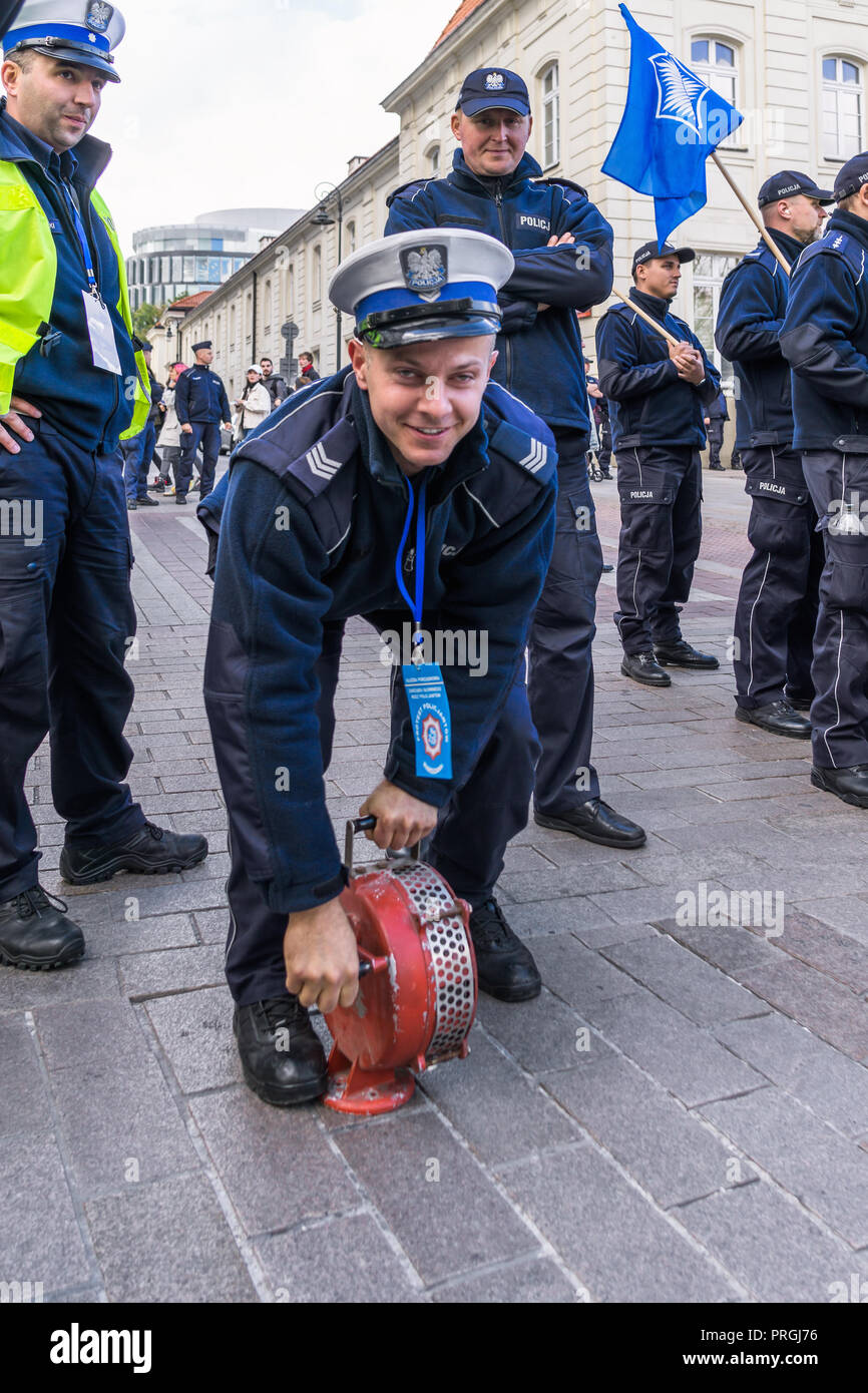 Border guards working hi-res stock photography and images - Alamy