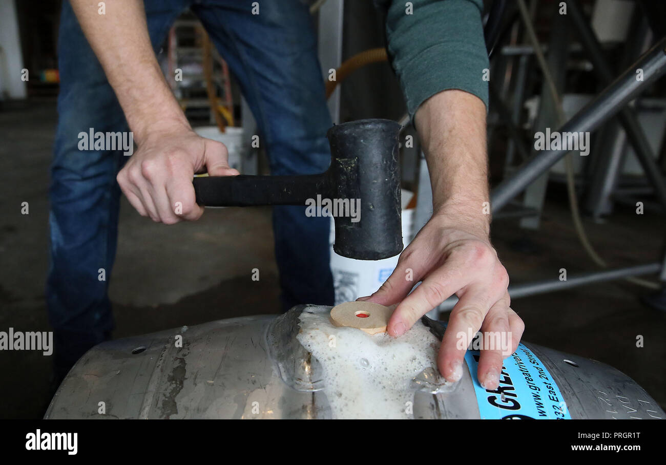 Shive bung hi-res stock photography and images - Alamy