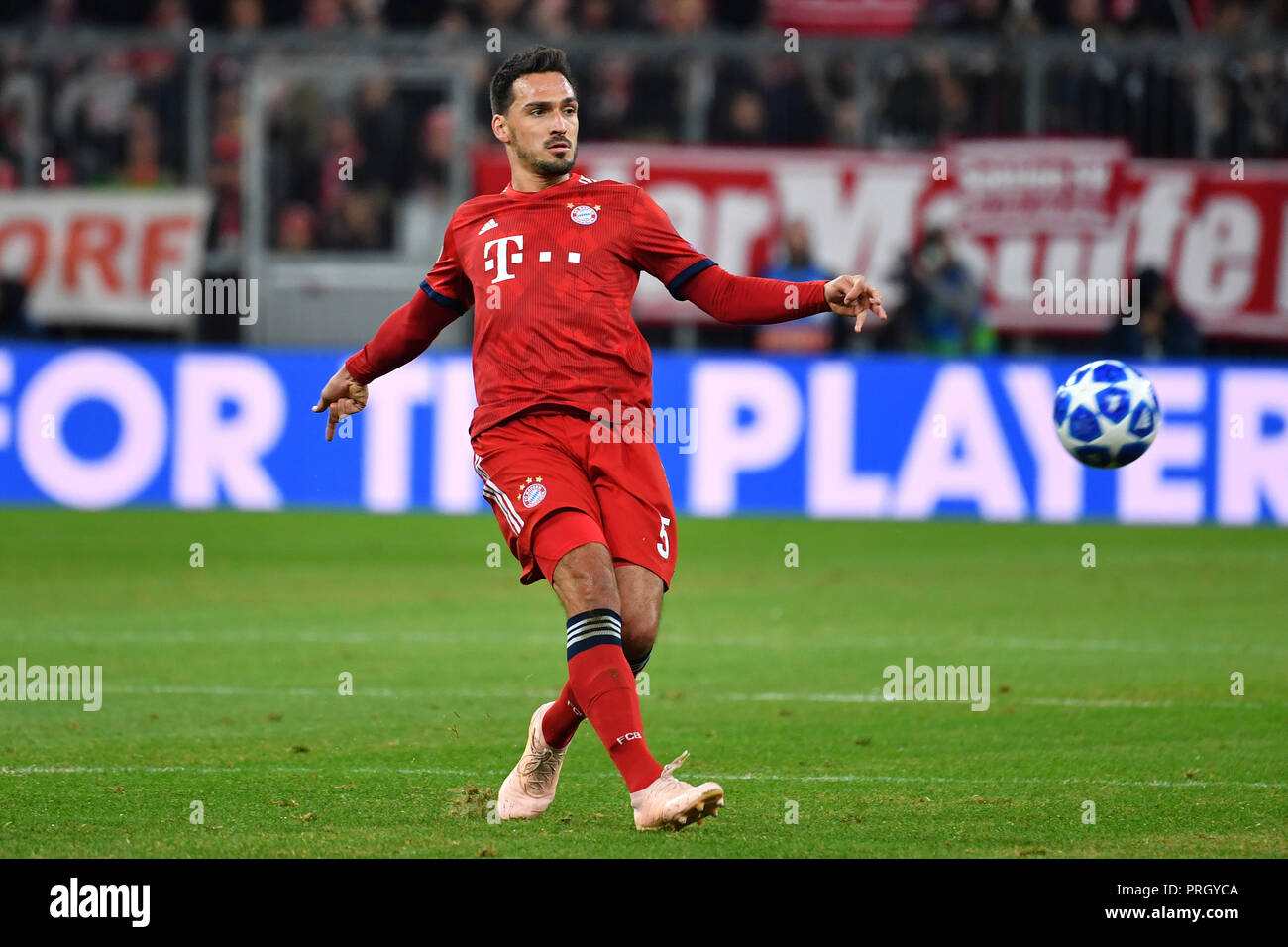 Munich, Deutschland. 02nd Oct, 2018. Mats HUMMELS (FC Bayern Munich), Action, Single Action ...