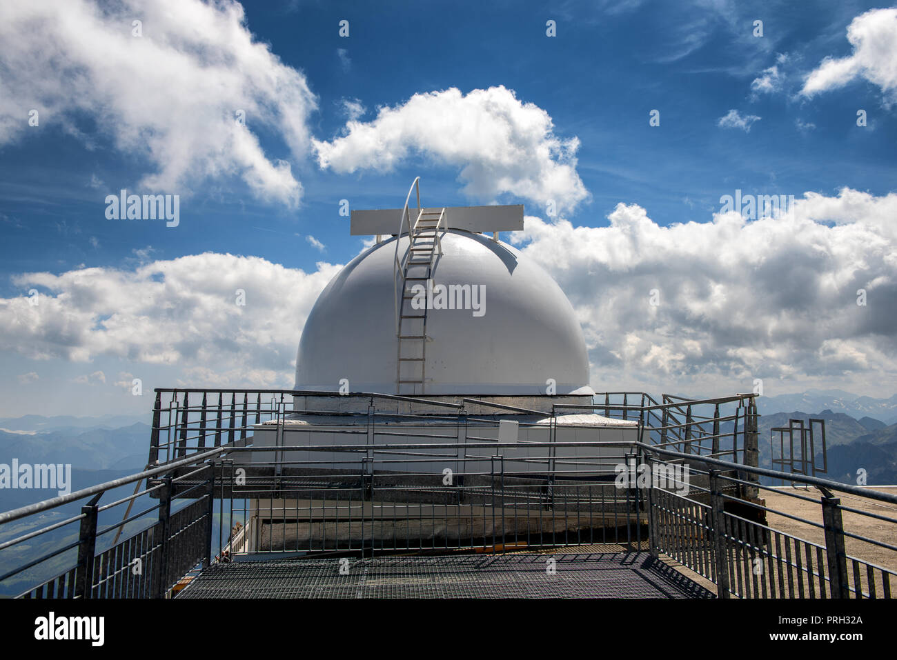 Pic du midi observatory sky hi-res stock photography and images - Alamy