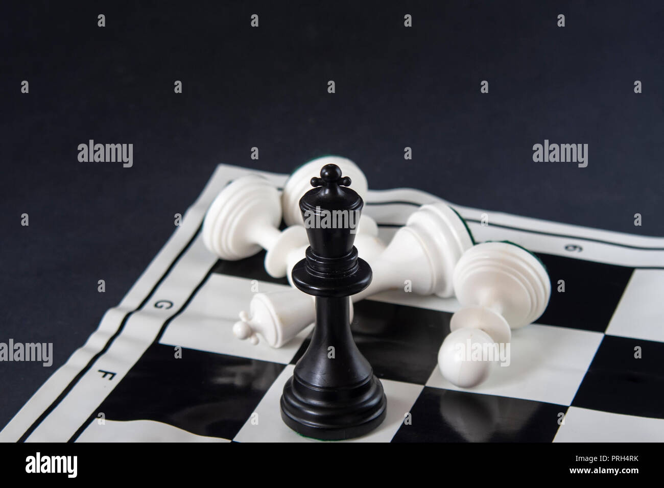 Kings on the chessboard hi-res stock photography and images - Alamy