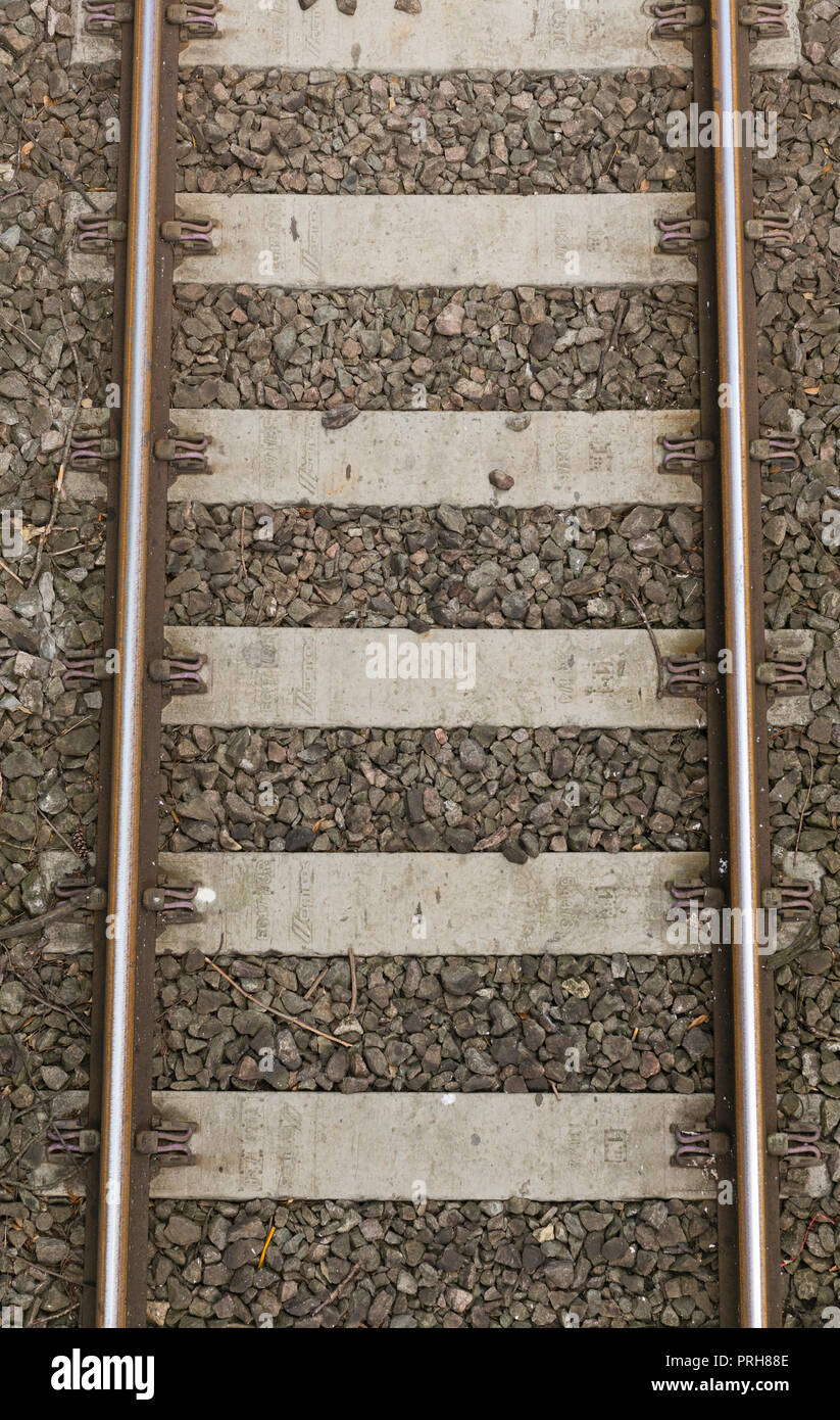 Flat-bottomed rail with Pandrol Fastclip FE fastener on concrete ...