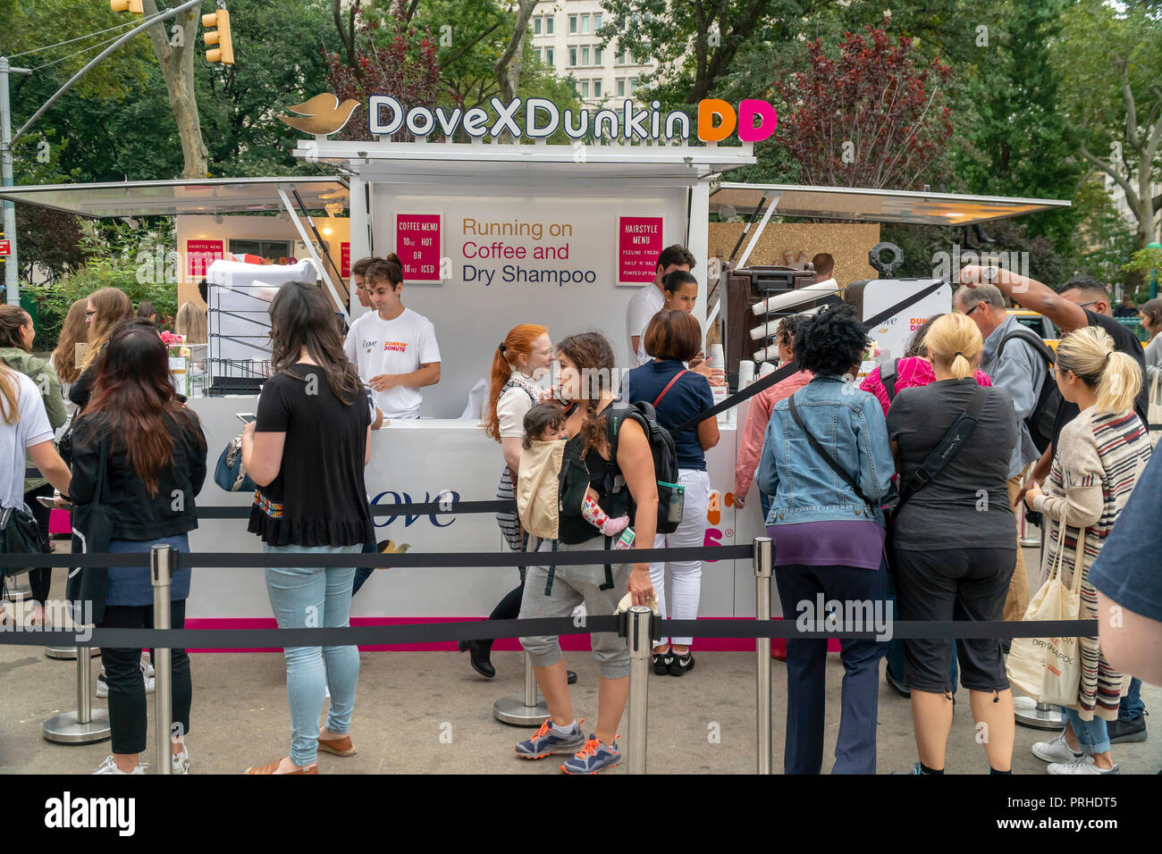 Dunkin donuts exterior hi-res stock photography and images - Alamy