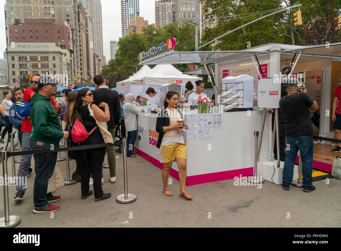 Dunkin donuts exterior hi-res stock photography and images - Alamy