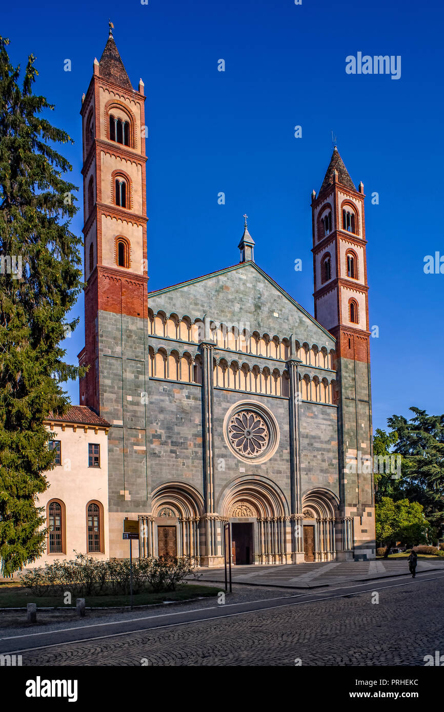 Basilica sant'andrea vercelli hi-res stock photography and images - Alamy