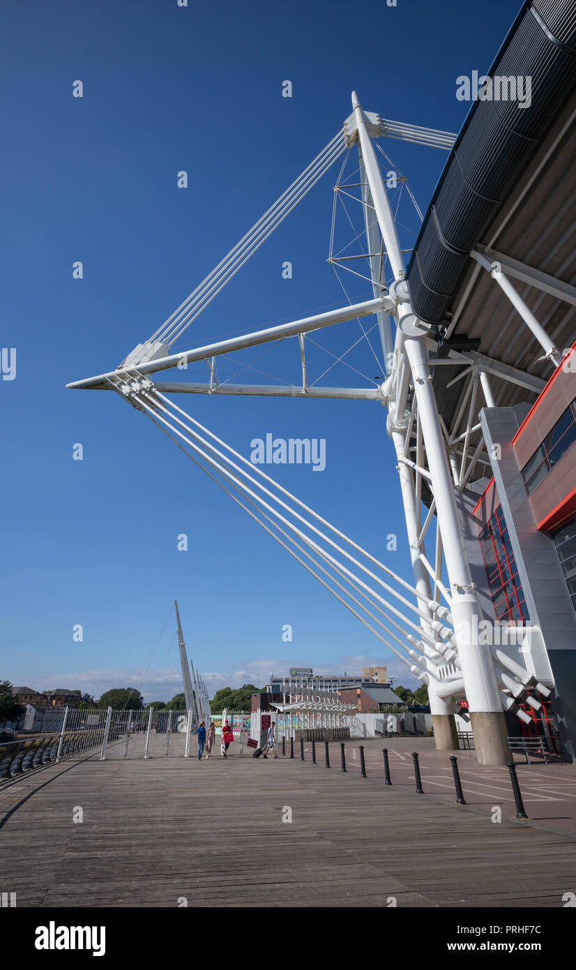 Cable-stayed truss mast on west side of Millennium Stadium ...