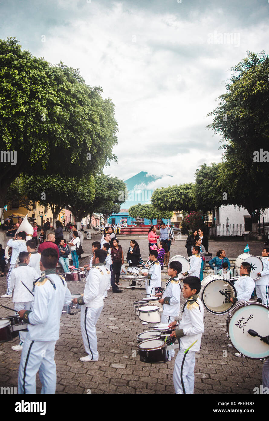 Guatemala national costume hi-res stock photography and images - Alamy