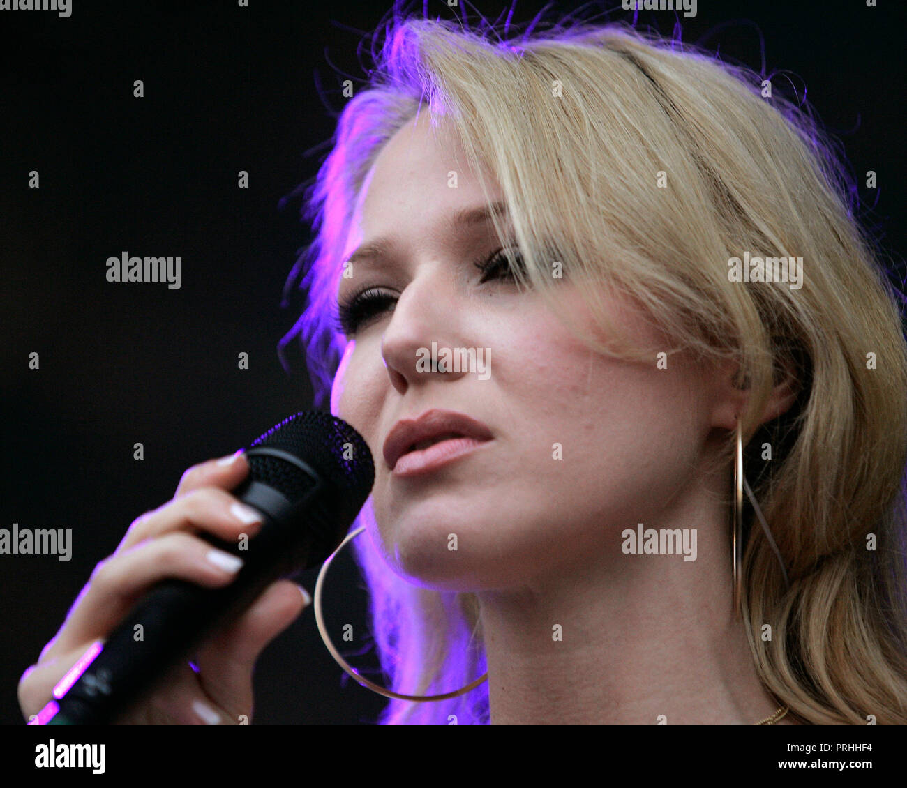 Jewel kilcher hi-res stock photography and images - Alamy