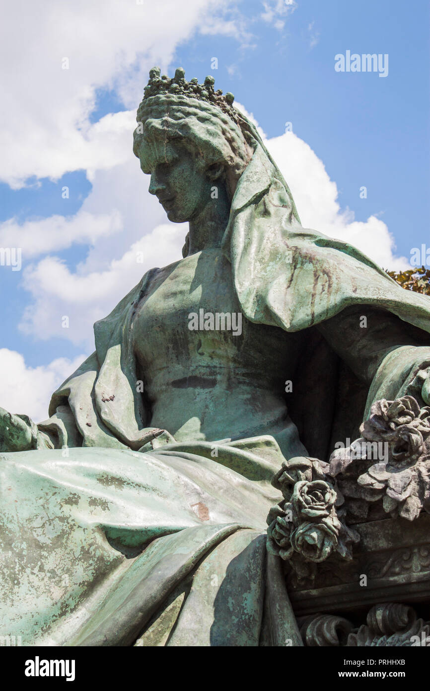 Statue of sissi hi-res stock photography and images - Alamy