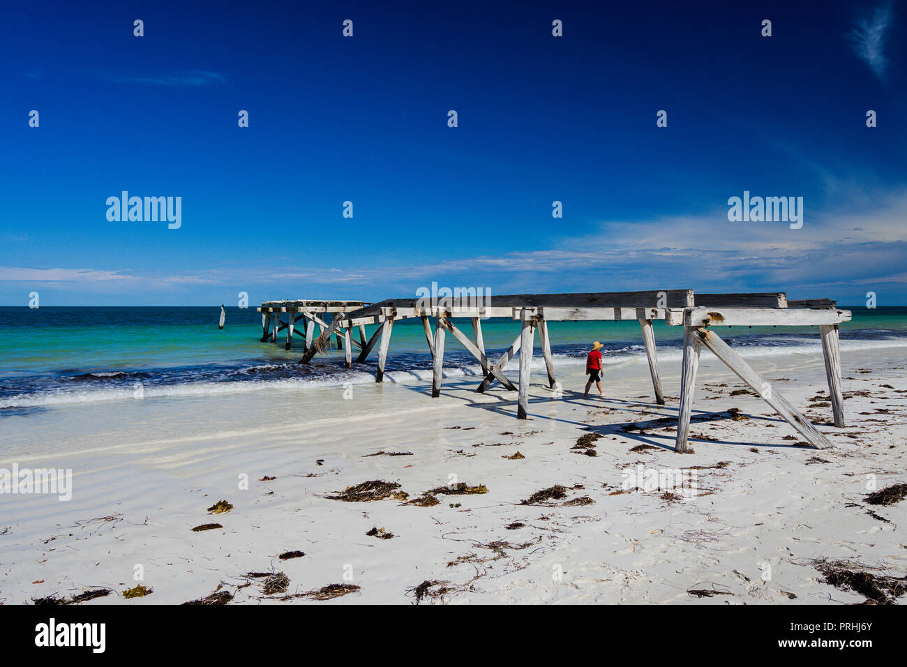Abandoned jetty hi-res stock photography and images - Alamy