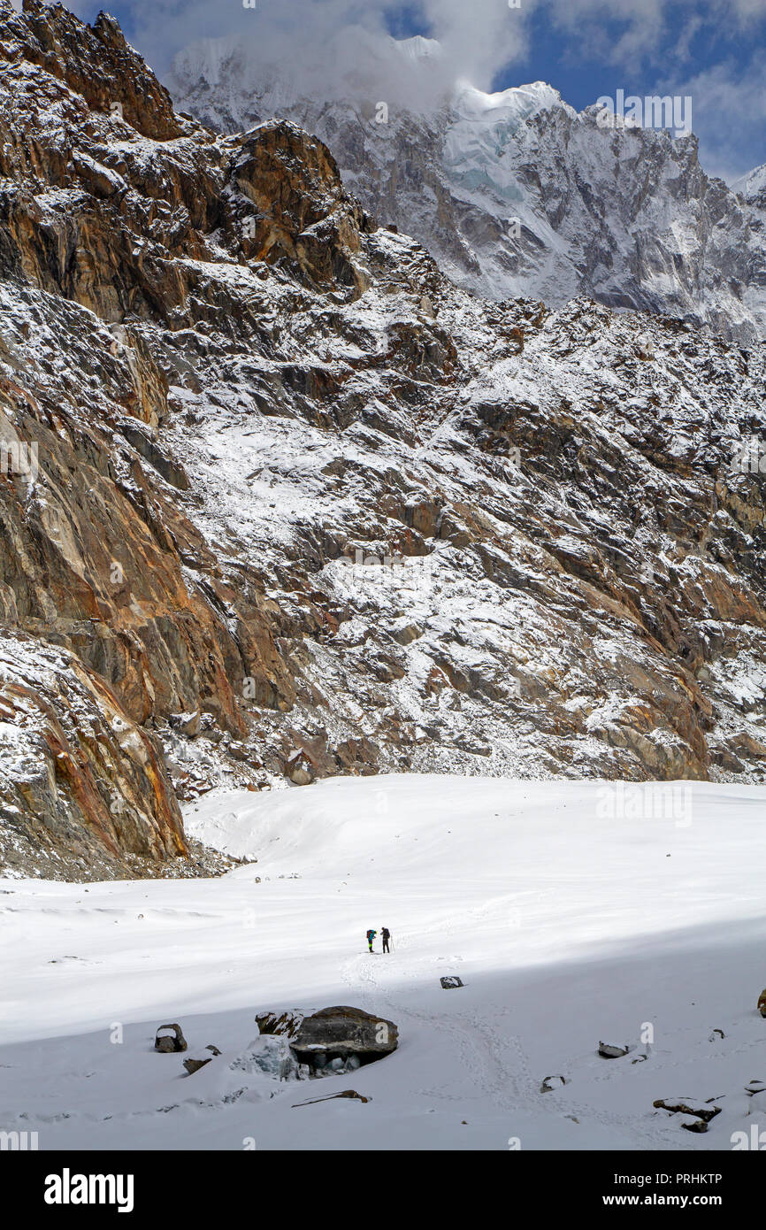 Trekkers on a glacier at Cho La Stock Photo - Alamy