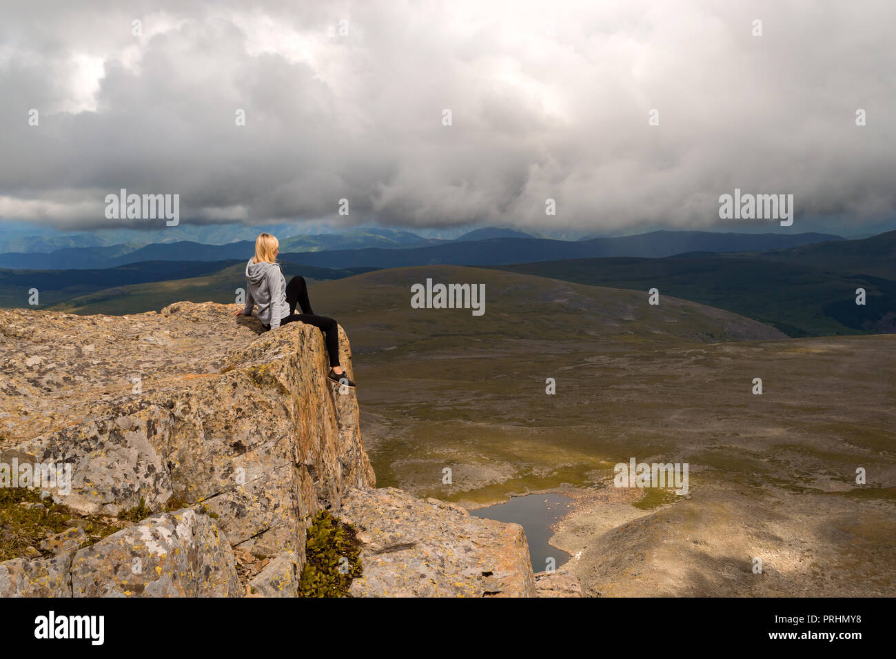 Looking down over cliff edge hi-res stock photography and images - Alamy