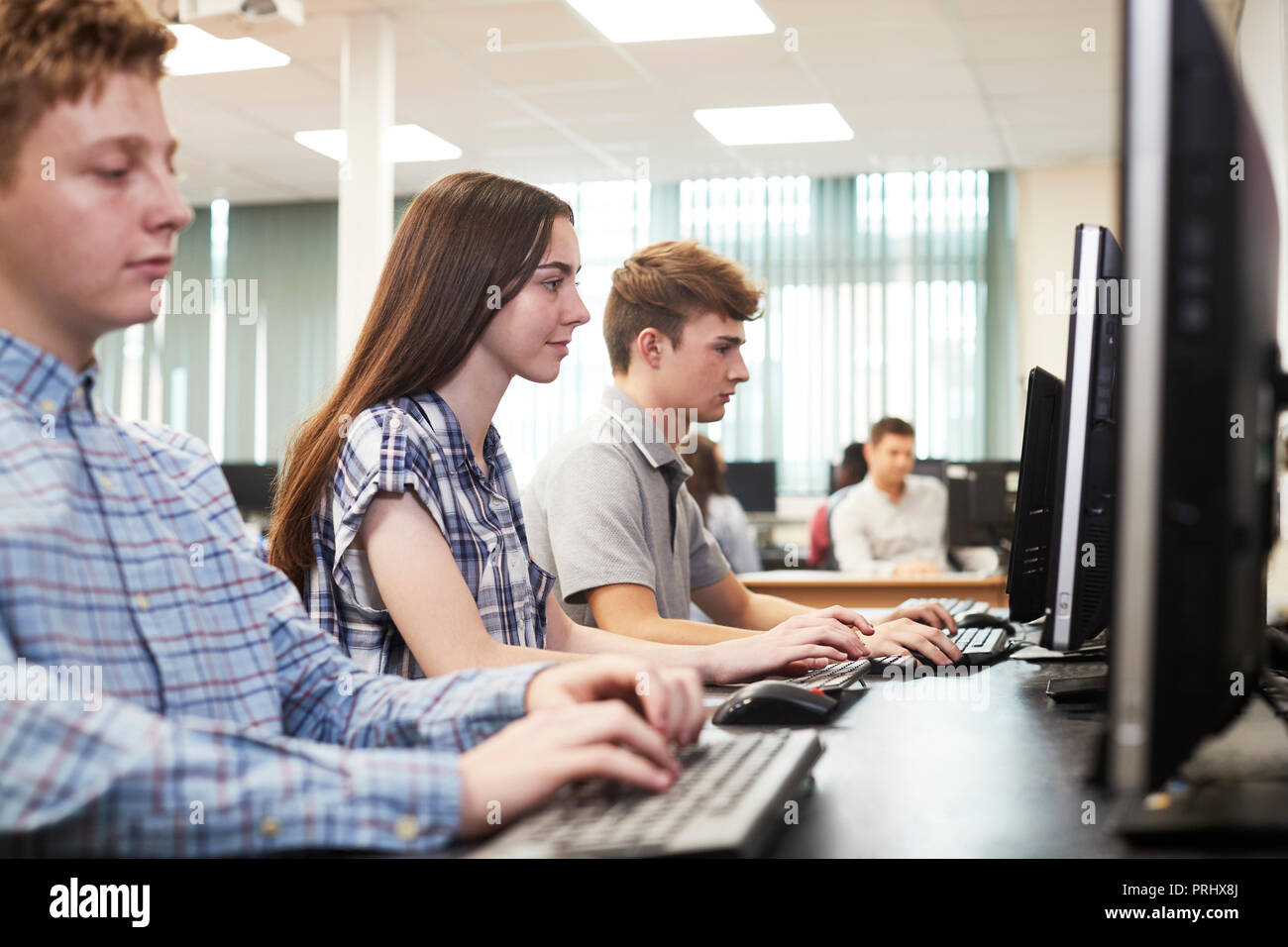 Students 14 15 classroom hi-res stock photography and images - Alamy