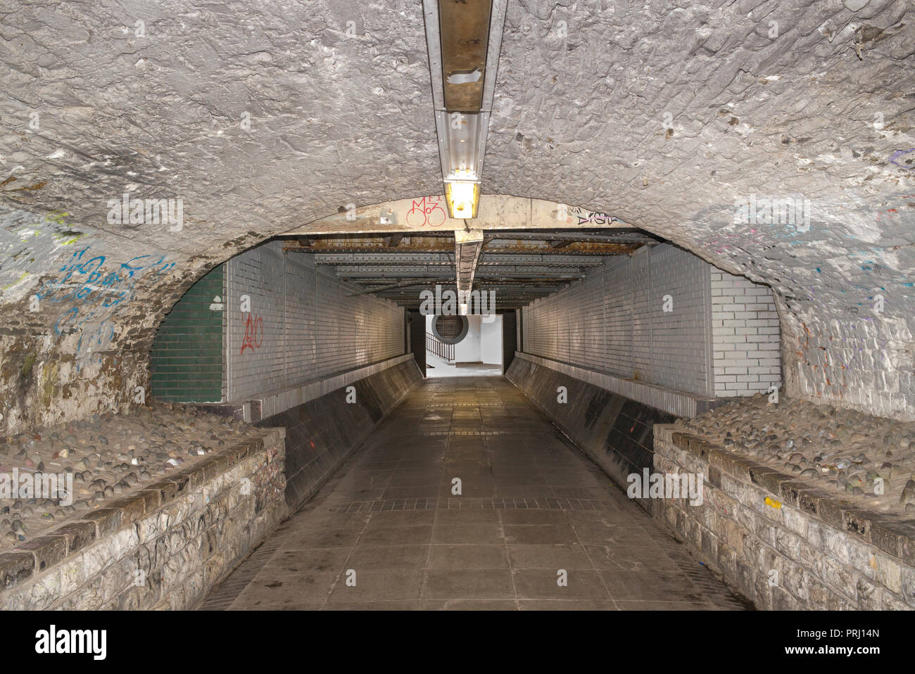 Underside of stone bridge hi-res stock photography and images - Alamy
