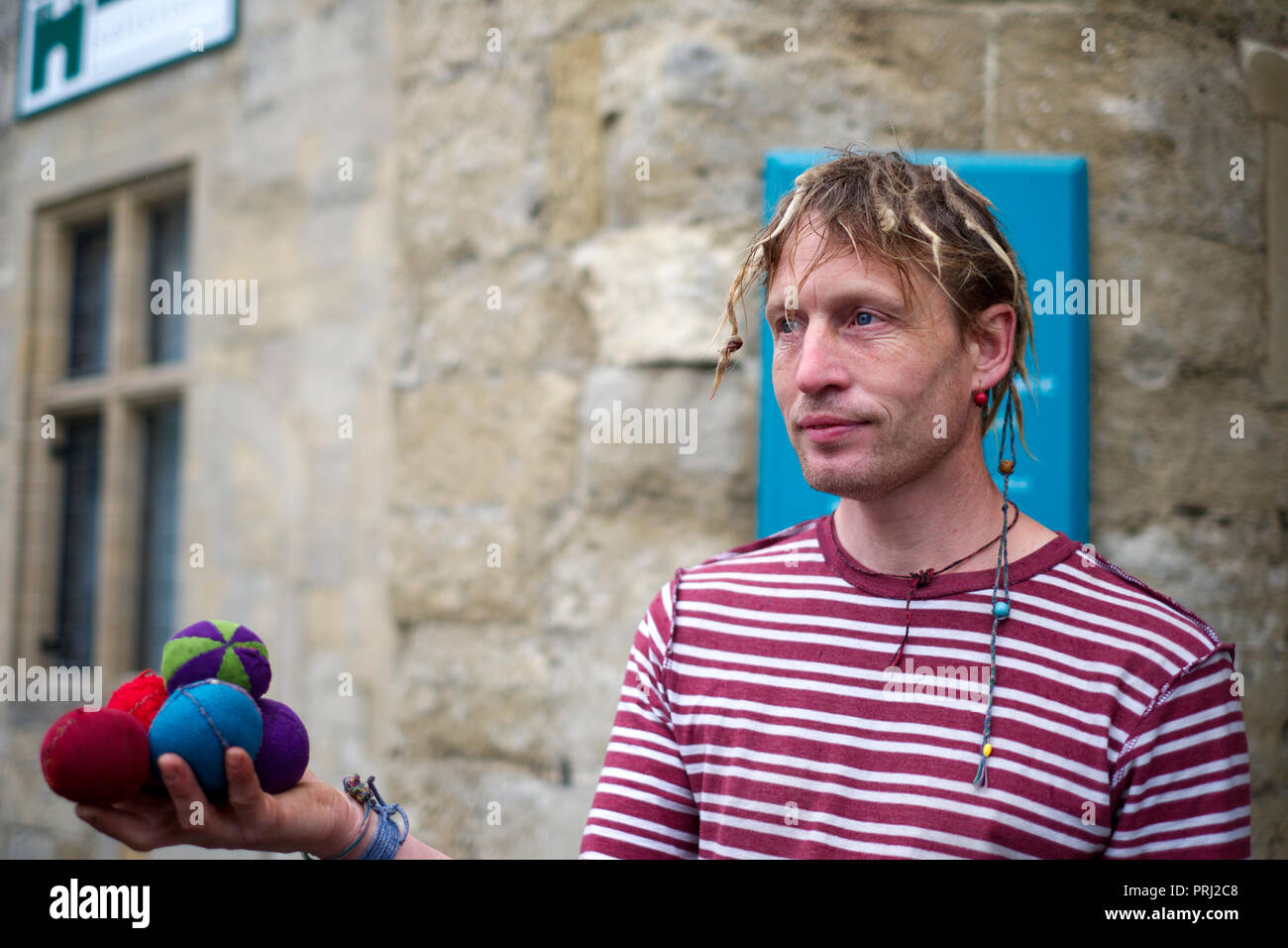 Juggler medieval hi-res stock photography and images - Alamy