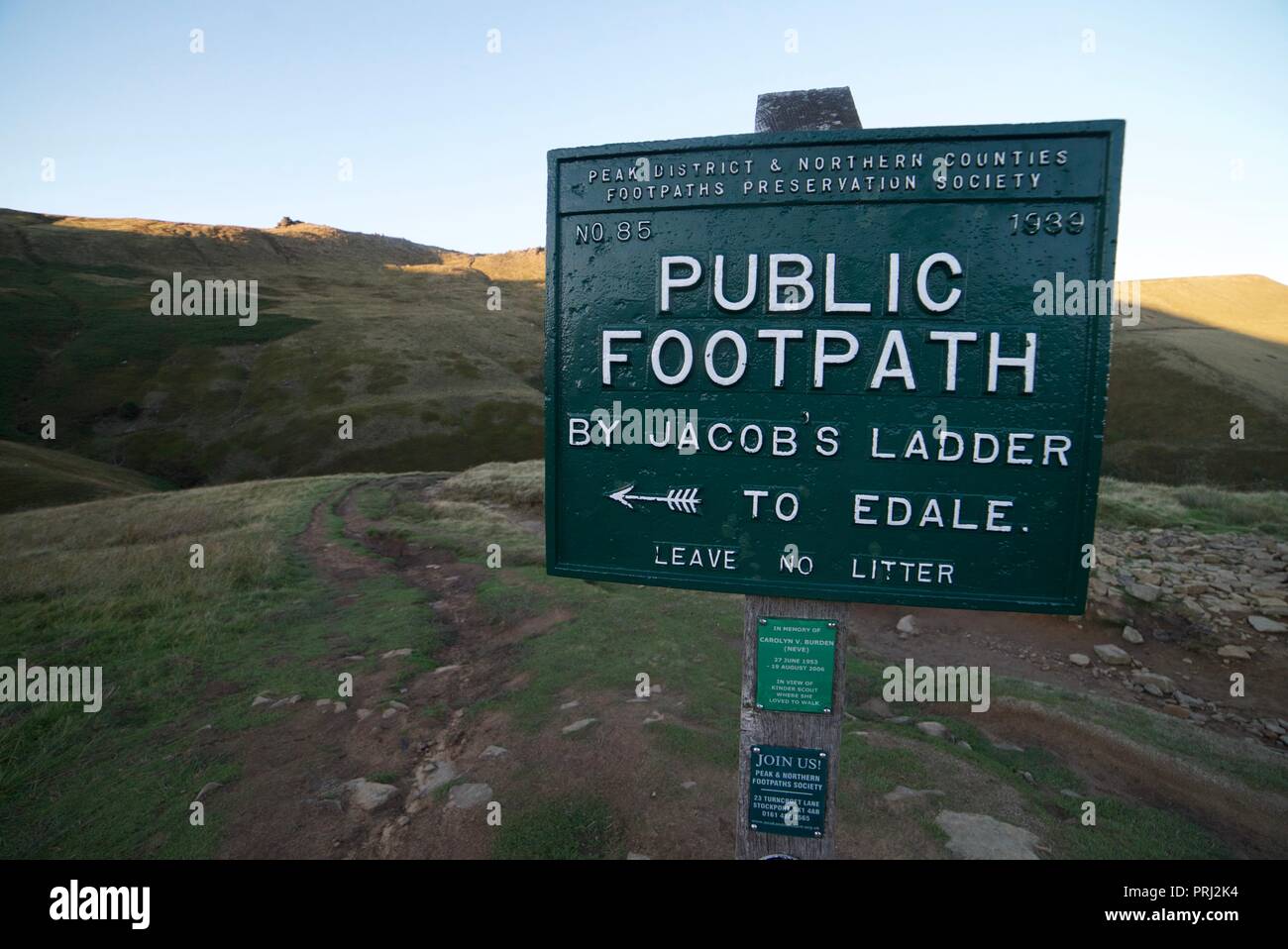 Sign post on the Jacob's Ladder footpath up Kinder Scout in the Peak ...