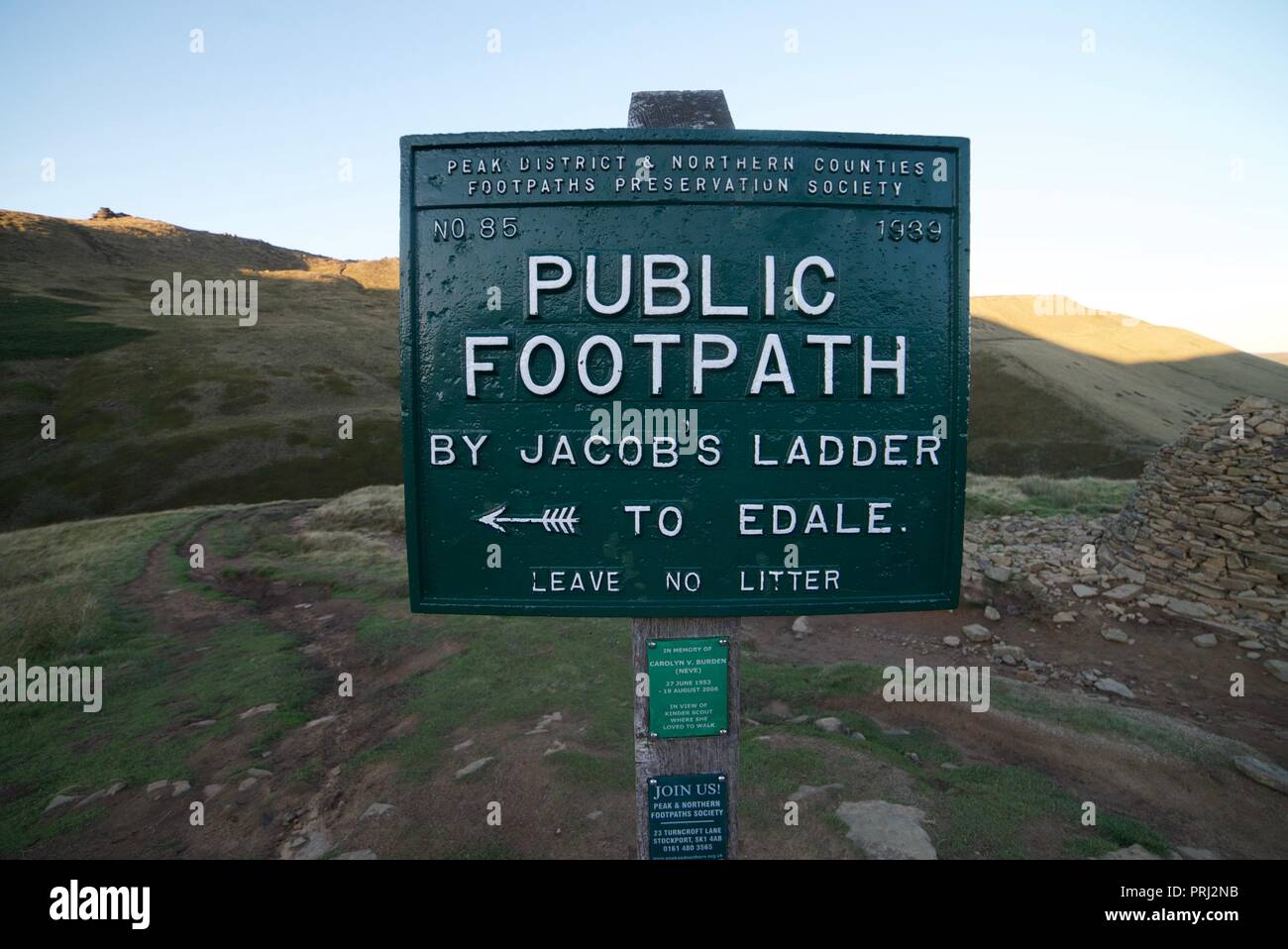 Sign post on the Jacob's Ladder footpath up Kinder Scout in the Peak ...