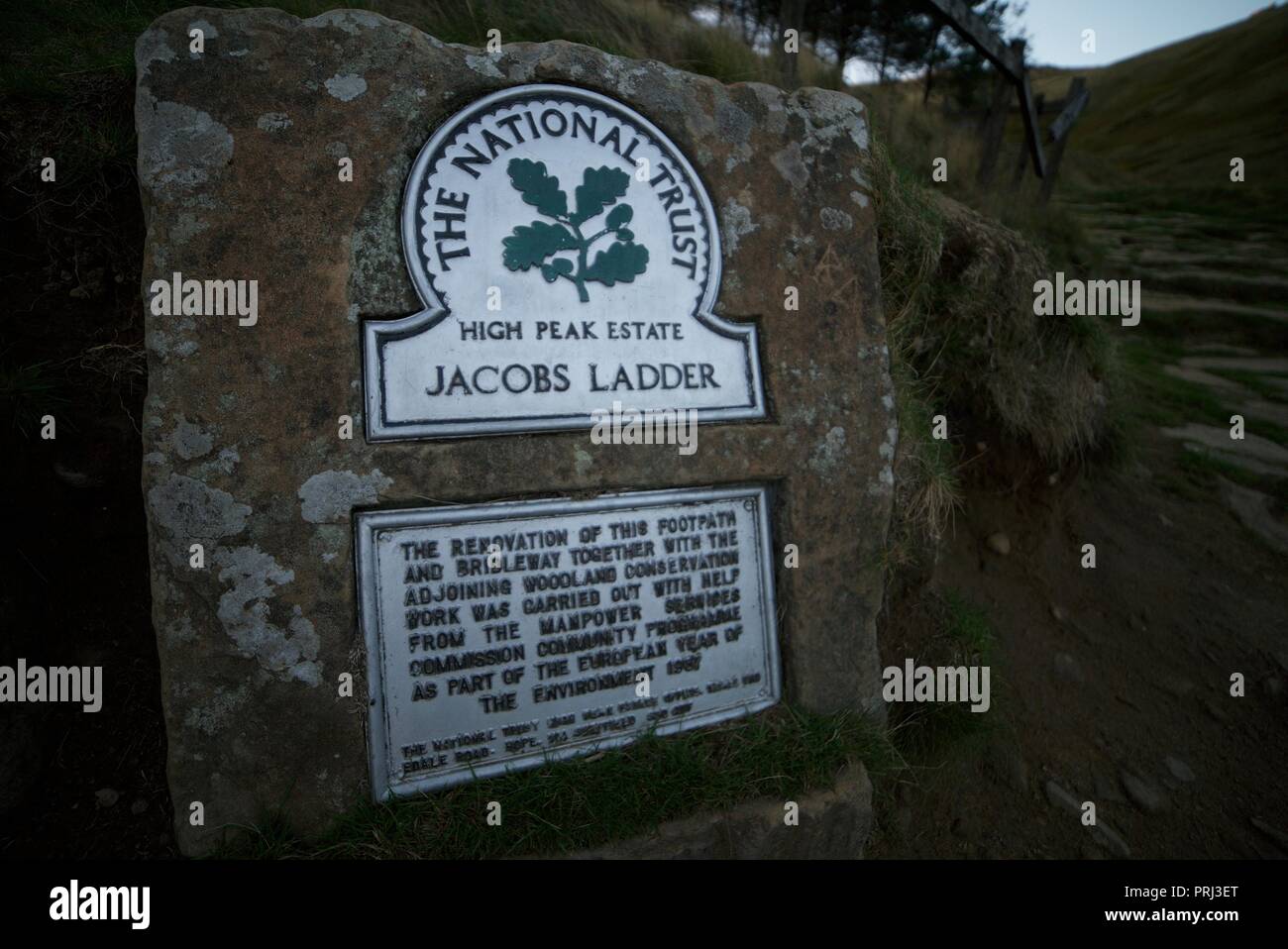 Sign post on the Jacob's Ladder footpath up Kinder Scout in the Peak ...