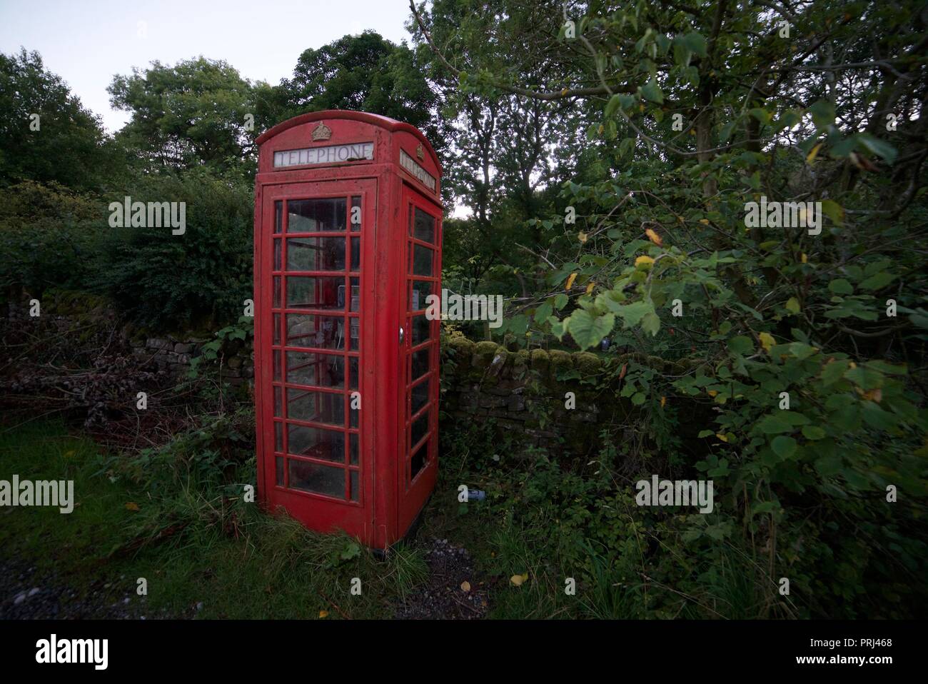 Red Telephone Box in the British Countryside Stock Photo - Alamy