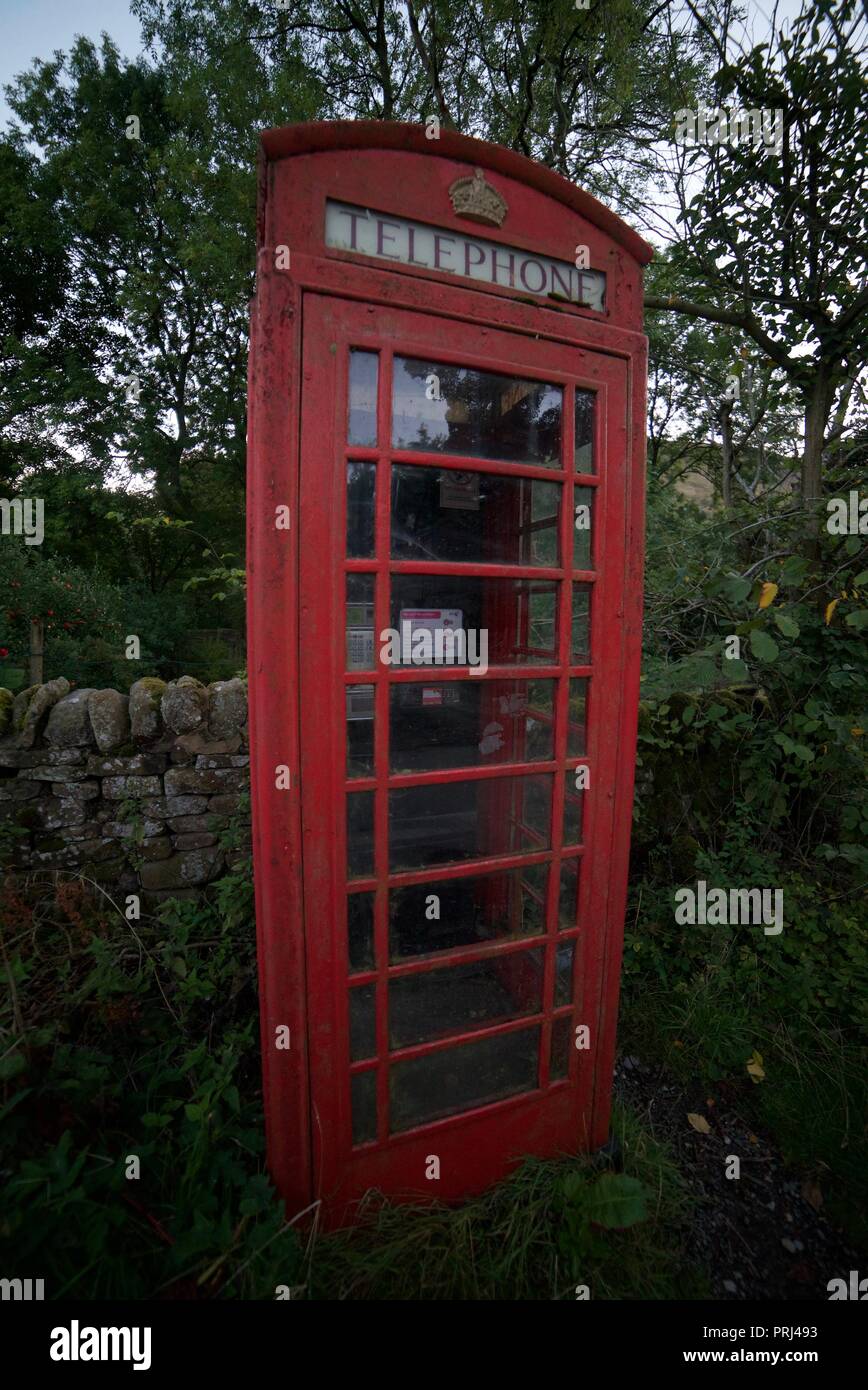 Red Telephone Box in the British Countryside Stock Photo - Alamy