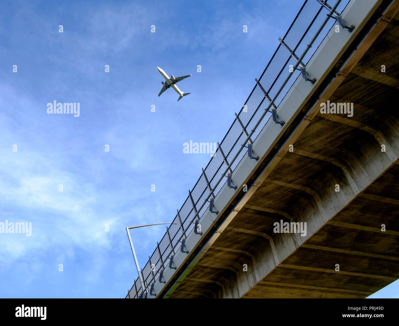 Aircraft on final approach into Brisbane airport over the Gateway ...