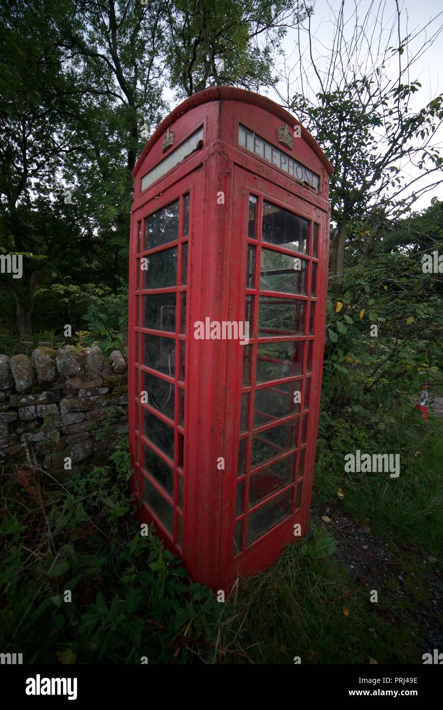 Red Telephone Box in the British Countryside Stock Photo - Alamy