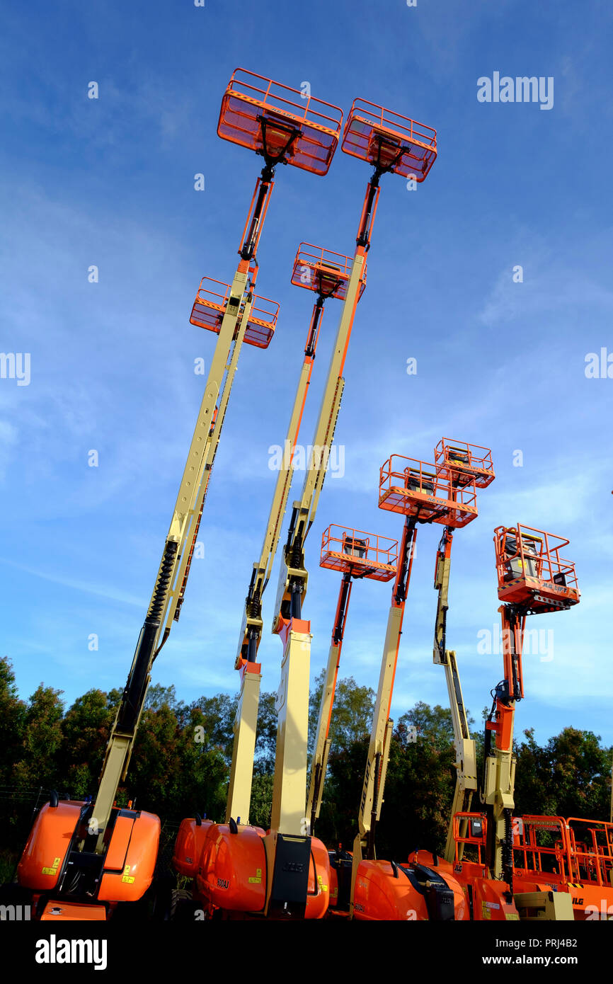 Cherry pickers and construction hi-res stock photography and images - Alamy