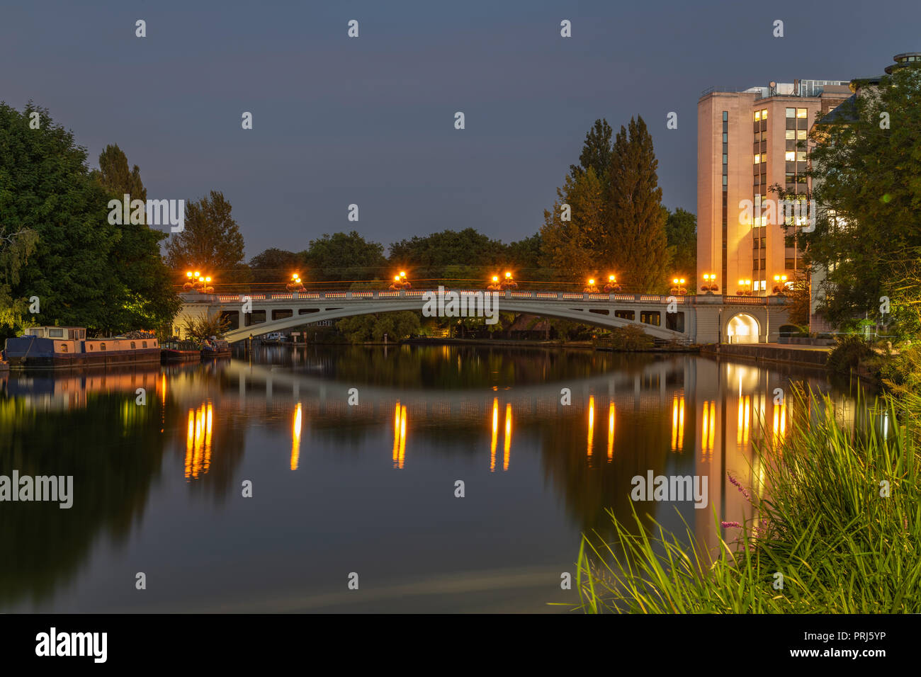 Reading Bridge is a road bridge over the River Thames at Reading in the ...