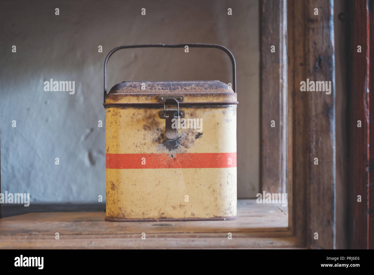 Vintage metal box hi-res stock photography and images - Alamy