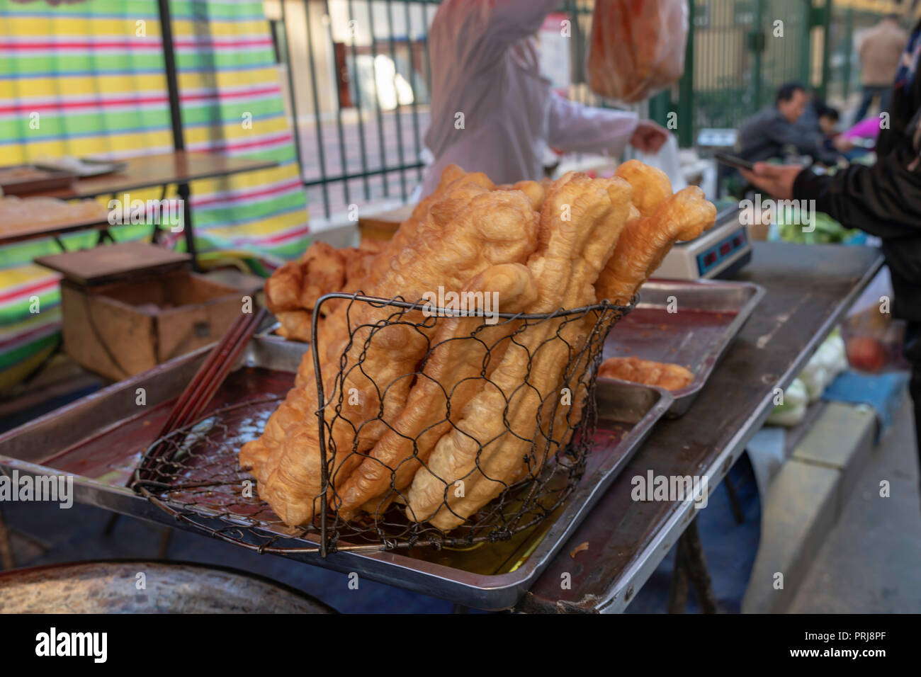 Street foods hi-res stock photography and images - Alamy
