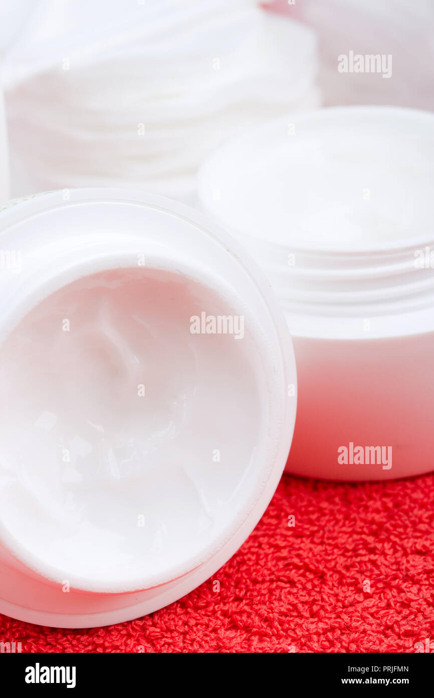 closeup of facial cream and cotton pads - cosmetics Stock Photo - Alamy