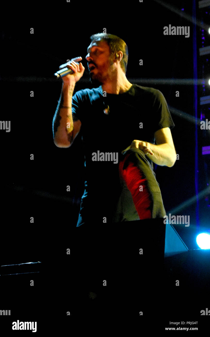 Benjamin burnley band breaking benjamin hi-res stock photography and ...