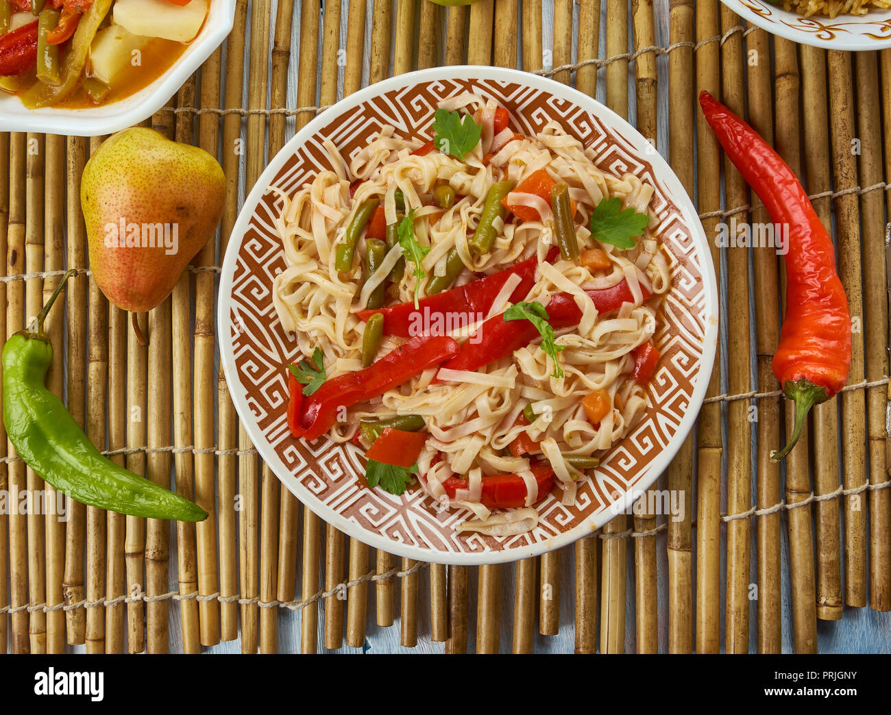 Veg Schezwan Noodles Schezwan cuisine, Asia Chinese cuisine ...