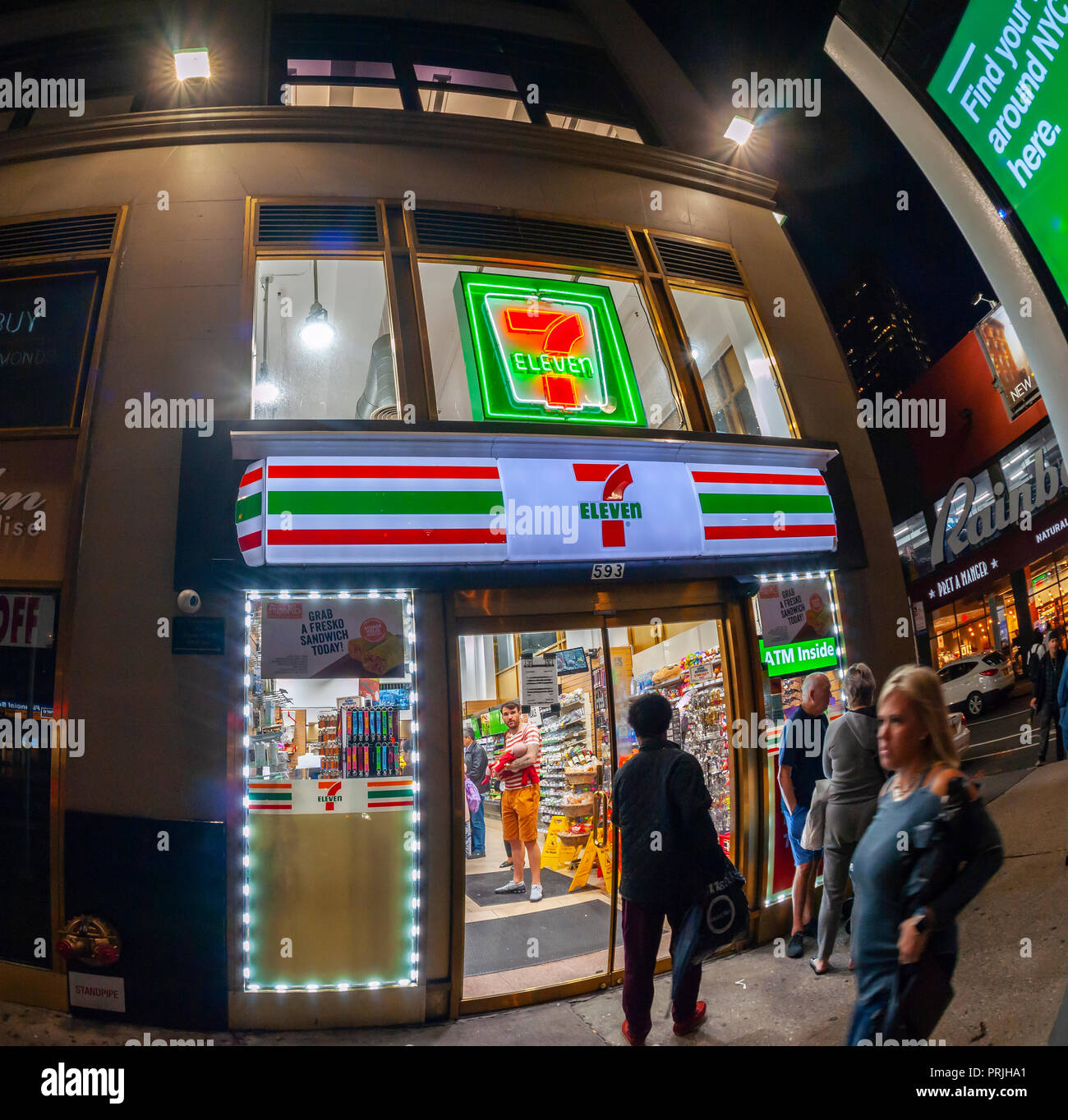 7 eleven convenience store signage in hi-res stock photography and ...
