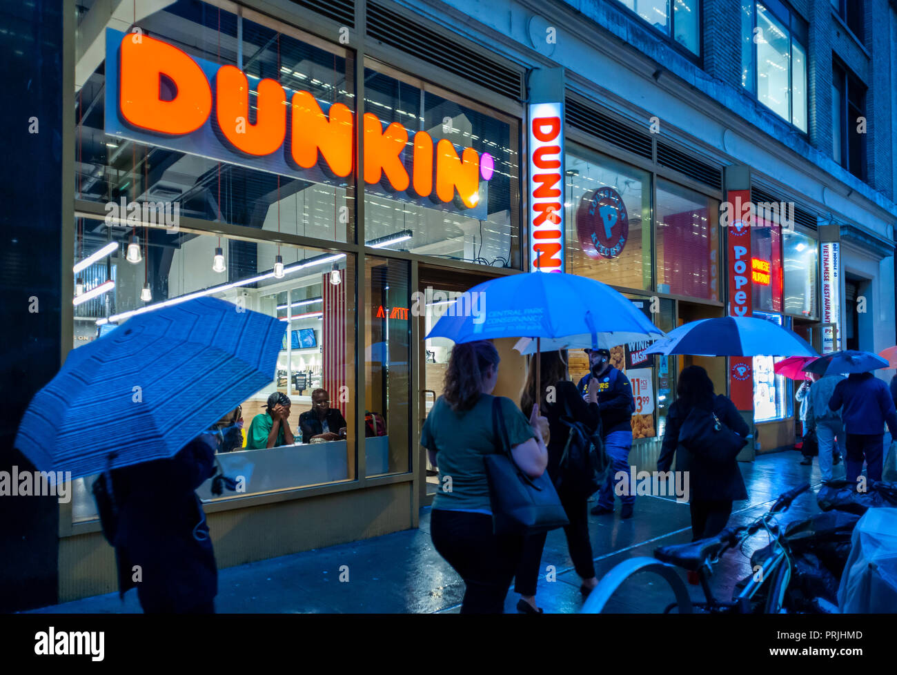Dunkin donuts exterior hi-res stock photography and images - Alamy