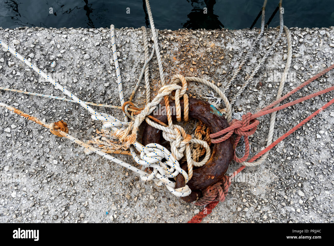 Mooring rope knot hi-res stock photography and images - Alamy