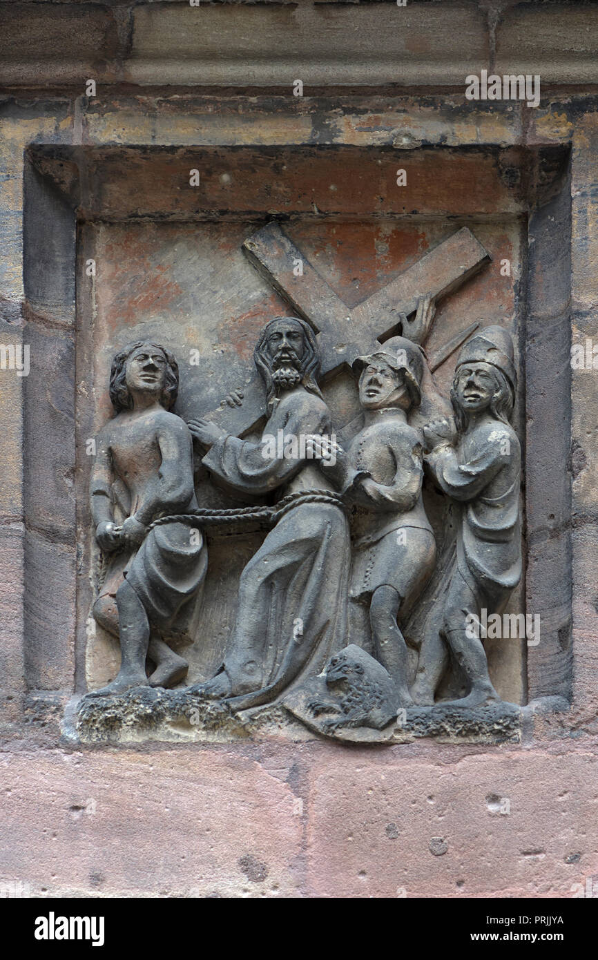 Jesus carries the cross hi-res stock photography and images - Alamy