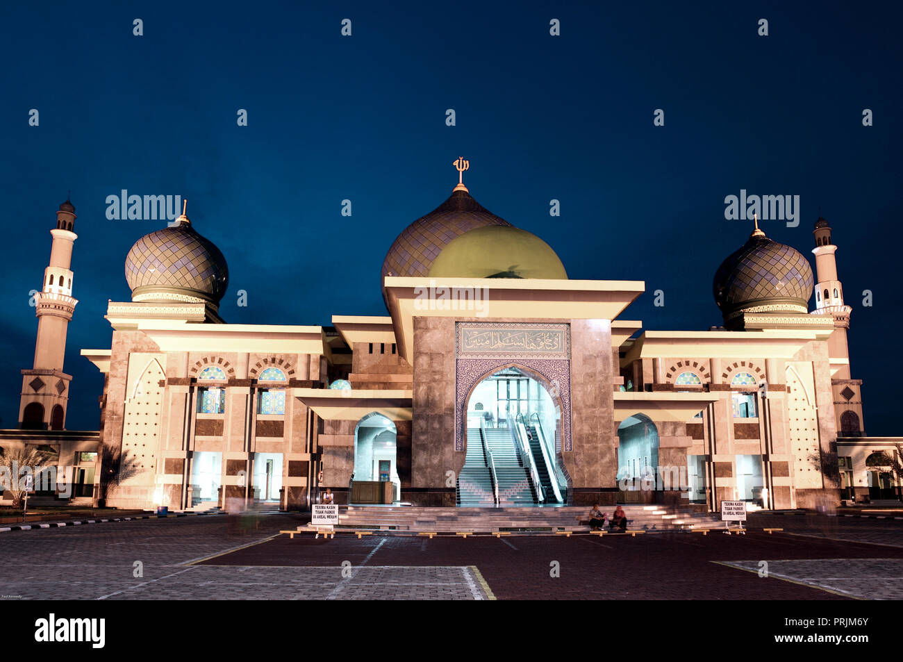 The Great Mosque of An Nur illuminated at dusk in Pekanbaru, Sumatra ...