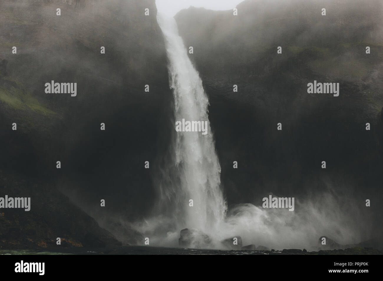 Mist splashing hi-res stock photography and images - Alamy