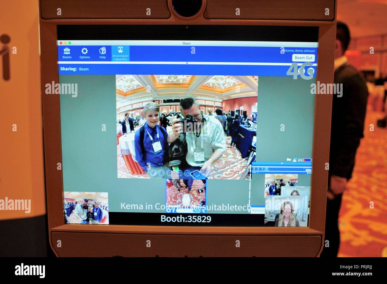 Monitor screen robot hi-res stock photography and images - Alamy