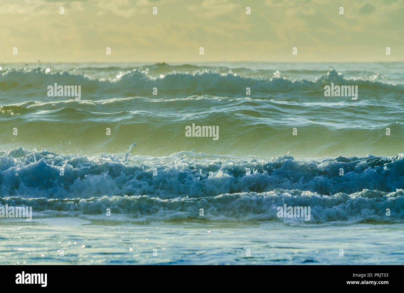 Incoming waves hi-res stock photography and images - Alamy
