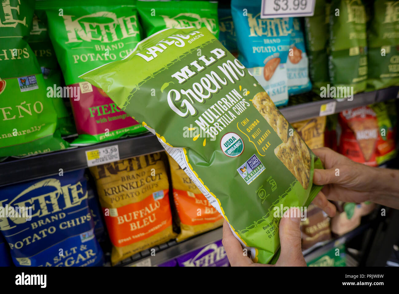 Chips shelf hi-res stock photography and images - Alamy