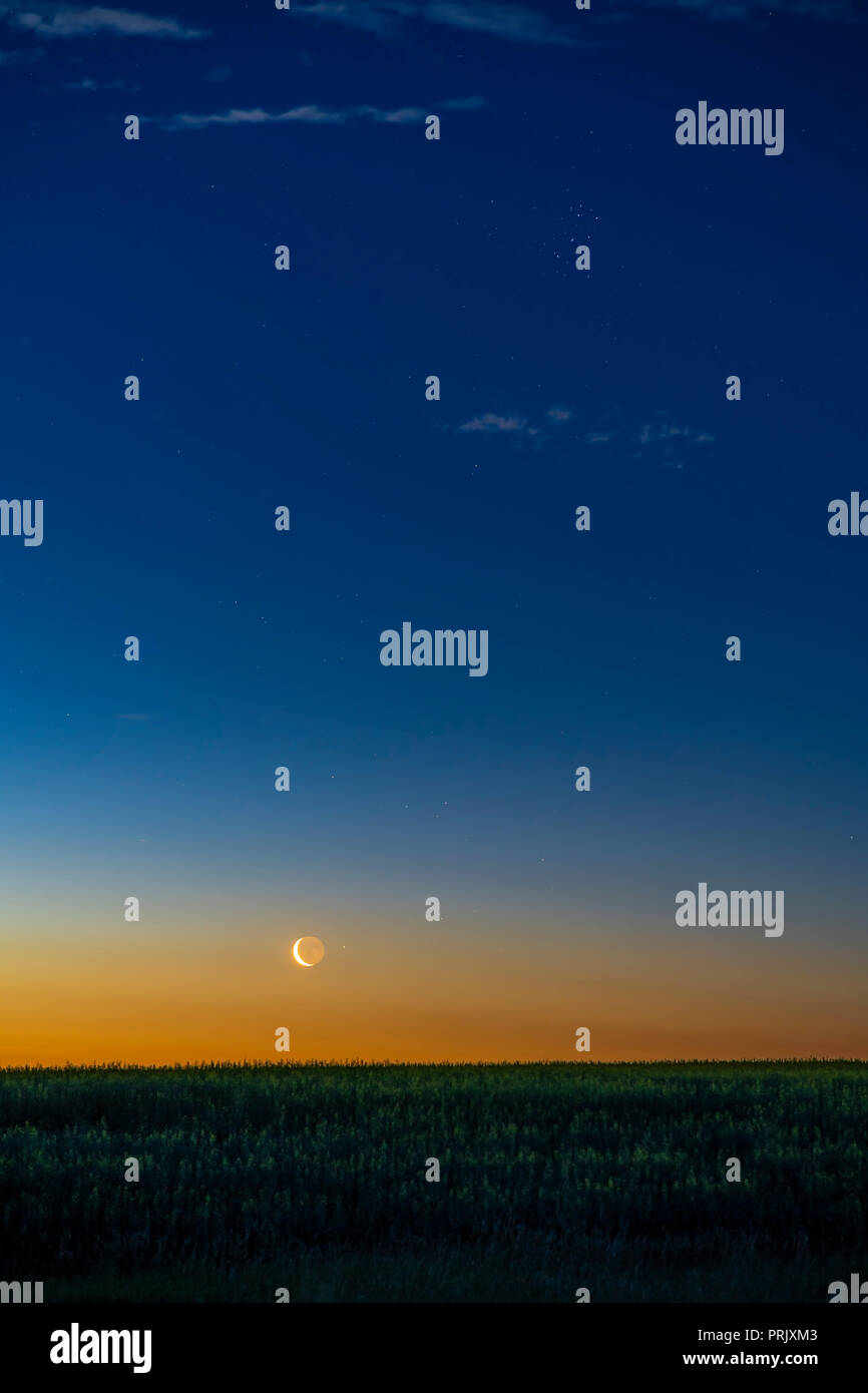 The waning crescent Moon rising in close conjunction with Aldebaran ...