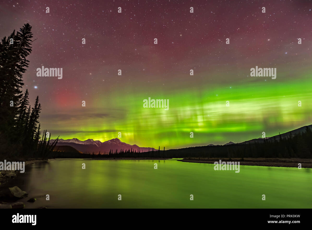 Jasper national park canada night hi-res stock photography and images ...