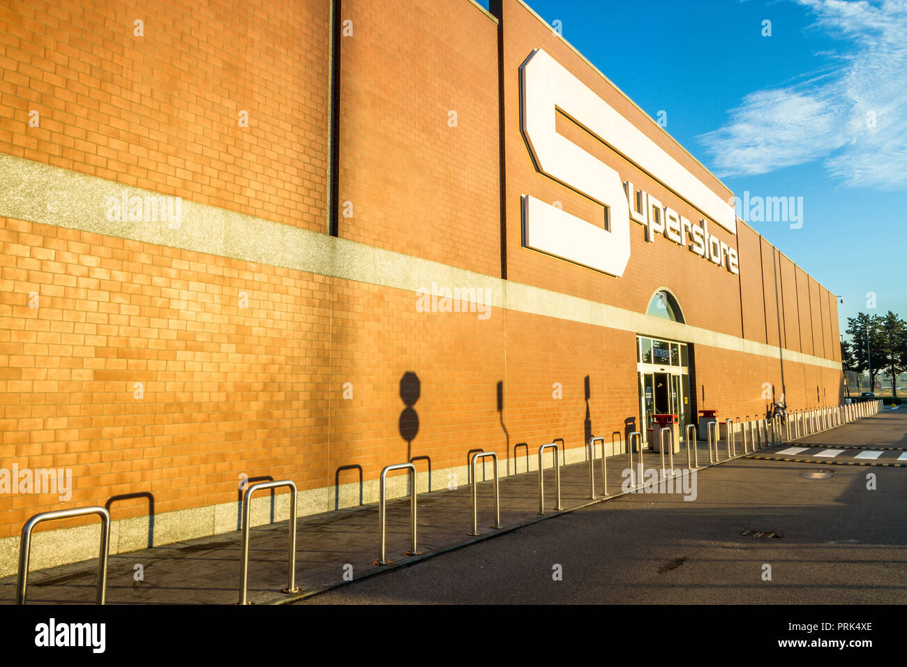 Esselunga milano hi-res stock photography and images - Alamy