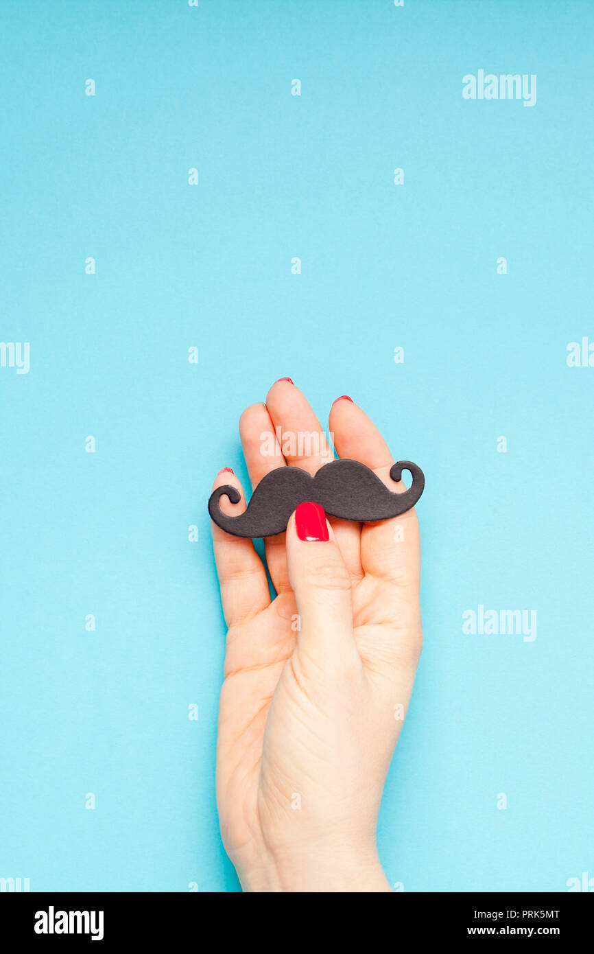 Creative flatlay top view retro black paper photo booth props ...